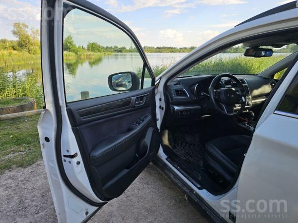 White Subaru Outback 2020 in Riga, with an engine capacity of 2.50 L and mileage of 63 thousand km for 24950 €, photo 6 on AUTOMOTO.COM.LV