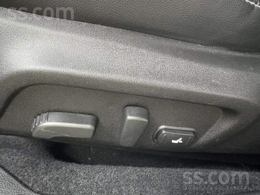 White Subaru Outback 2021 in Riga, with an engine capacity of 2.50 L and mileage of 190 thousand km for 17500 €, photo 12 on AUTOMOTO.COM.LV