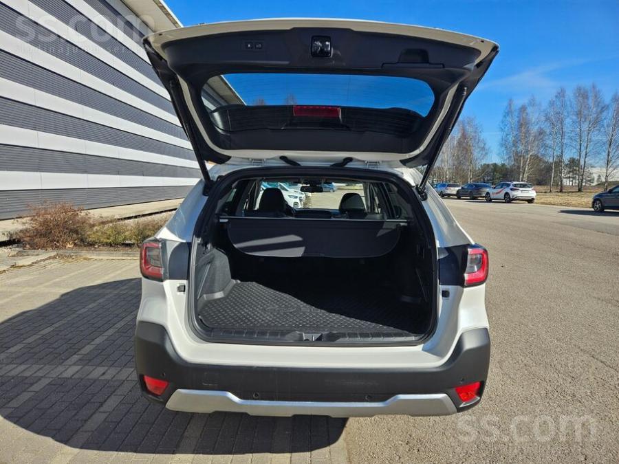 White Subaru Outback 2022 in Aizkraukle, with an engine capacity of 2.50 L and mileage of 73 thousand km for 25600 €, photo 3 on AUTOMOTO.COM.LV