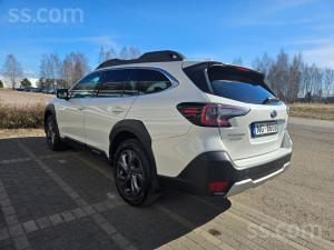 White Subaru Outback 2022 in Aizkraukle, with an engine capacity of 2.50 L and mileage of 73 thousand km for 25600 €, photo 4 on AUTOMOTO.COM.LV