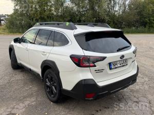 White Subaru Outback 2022 in Riga, with an engine capacity of 2.50 L and mileage of 187 thousand km for 19900 €, photo 4 on AUTOMOTO.COM.LV