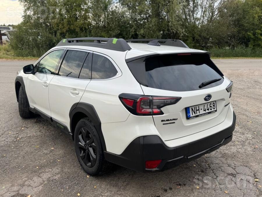 White Subaru Outback 2022 in Riga, with an engine capacity of 2.50 L and mileage of 187 thousand km for 19900 €, photo 4 on AUTOMOTO.COM.LV