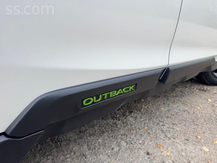 White Subaru Outback 2022 in Riga, with an engine capacity of 2.50 L and mileage of 187 thousand km for 19900 €, photo 6 on AUTOMOTO.COM.LV