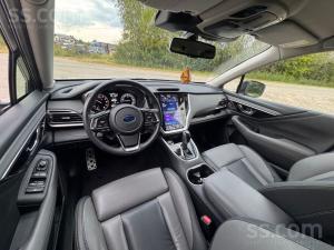 White Subaru Outback 2022 in Riga, with an engine capacity of 2.50 L and mileage of 187 thousand km for 19900 €, photo 8 on AUTOMOTO.COM.LV