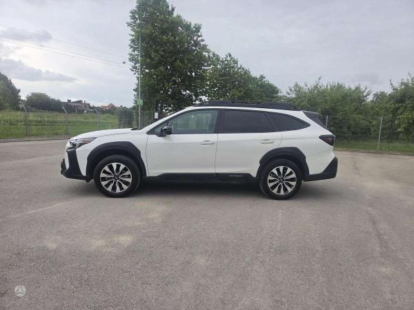 White Subaru Outback 2023 in Klaipeda, with an engine capacity of 2.50 L and mileage of 25 thousand km for 25700 €, photo 2 on AUTOMOTO.COM.LV