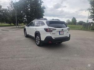 White Subaru Outback 2023 in Klaipeda, with an engine capacity of 2.50 L and mileage of 25 thousand km for 25700 €, photo 4 on AUTOMOTO.COM.LV