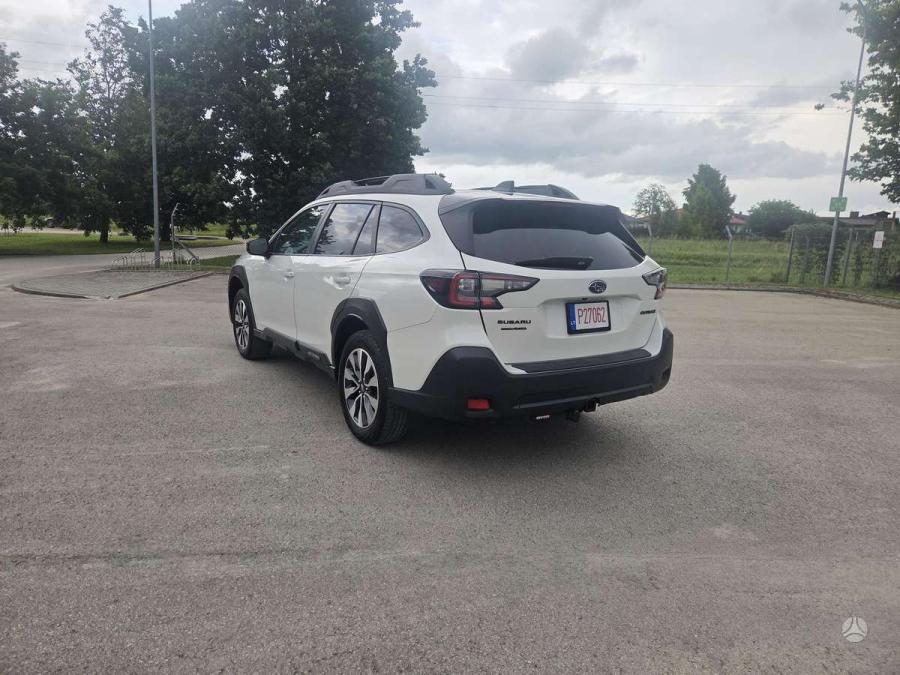 White Subaru Outback 2023 in Klaipeda, with an engine capacity of 2.50 L and mileage of 25 thousand km for 25700 €, photo 4 on AUTOMOTO.COM.LV