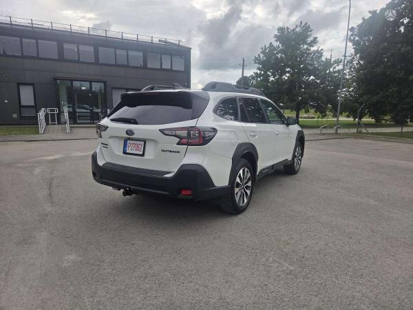 White Subaru Outback 2023 in Klaipeda, with an engine capacity of 2.50 L and mileage of 25 thousand km for 25700 €, photo 4 on AUTOMOTO.COM.LV