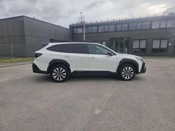 White Subaru Outback 2023 in Klaipeda, with an engine capacity of 2.50 L and mileage of 25 thousand km for 25700 €, photo 5 on AUTOMOTO.COM.LV
