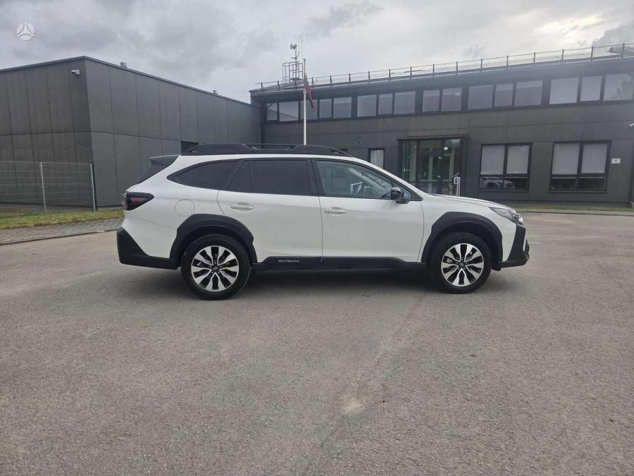 White Subaru Outback 2023 in Klaipeda, with an engine capacity of 2.50 L and mileage of 25 thousand km for 25700 €, photo 6 on AUTOMOTO.COM.LV