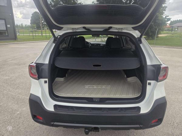 White Subaru Outback 2023 in Klaipeda, with an engine capacity of 2.50 L and mileage of 25 thousand km for 25700 €, photo 9 on AUTOMOTO.COM.LV
