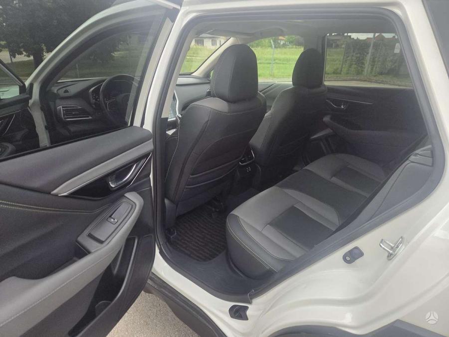 White Subaru Outback 2023 in Klaipeda, with an engine capacity of 2.50 L and mileage of 25 thousand km for 25700 €, photo 12 on AUTOMOTO.COM.LV
