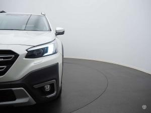 White Subaru Outback 2023 in Vilnius, with an engine capacity of 2.50 L and mileage of 149 thousand km for 25600 €, photo 8 on AUTOMOTO.COM.LV
