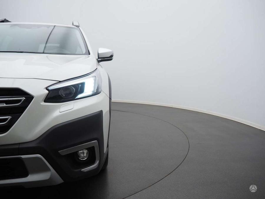 White Subaru Outback 2023 in Vilnius, with an engine capacity of 2.50 L and mileage of 149 thousand km for 25600 €, photo 8 on AUTOMOTO.COM.LV
