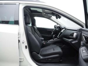 White Subaru Outback 2023 in Vilnius, with an engine capacity of 2.50 L and mileage of 149 thousand km for 25600 €, photo 10 on AUTOMOTO.COM.LV