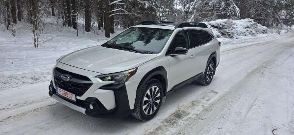 White Subaru Outback 2024 in Siauliai, with an engine capacity of 2.50 L and mileage of 33 thousand km for 23900 €, photo 1 on AUTOMOTO.COM.LV