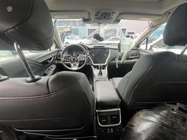White Subaru Outback 2024 in Vilnius, with an engine capacity of 2.50 L and mileage of 110 thousand km for 8750 €, photo 6 on AUTOMOTO.COM.LV