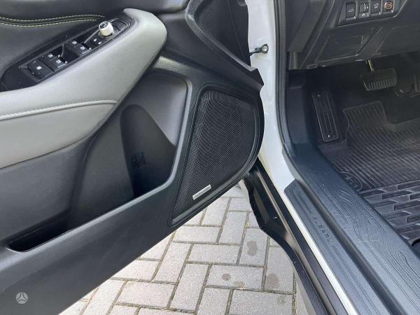 White Subaru Outback 2024 in Vilnius, with an engine capacity of 2.50 L and mileage of 12 thousand km for 24750 €, photo 10 on AUTOMOTO.COM.LV