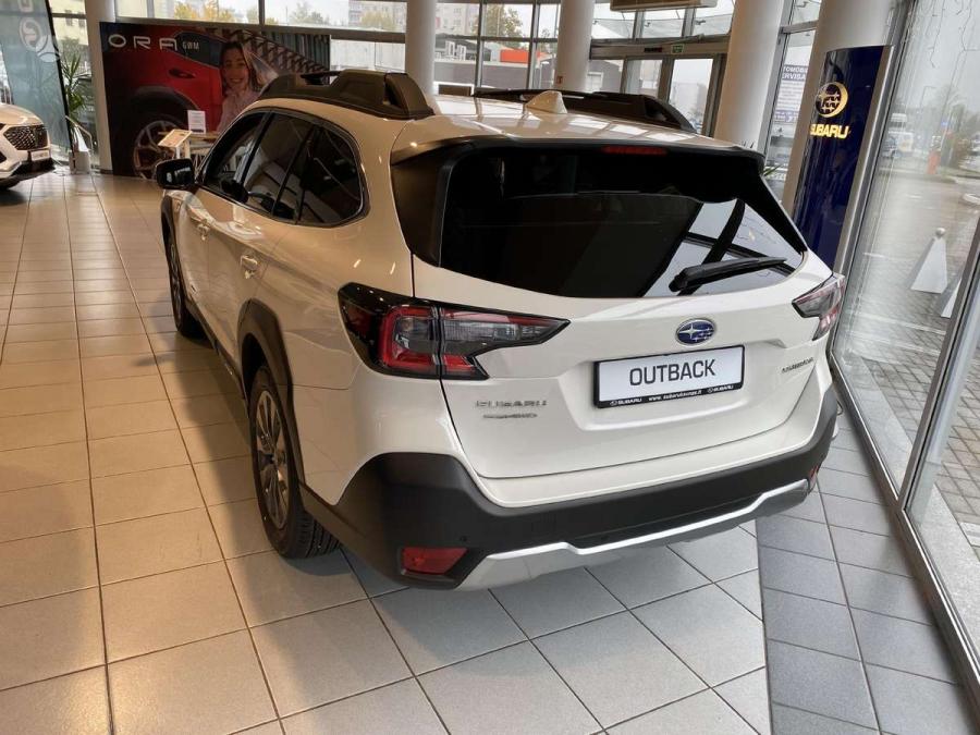 White Subaru Outback 2025 in Kaunas, with an engine capacity of 2.50 L and mileage of 12 thousand km for 37990 €, photo 4 on AUTOMOTO.COM.LV