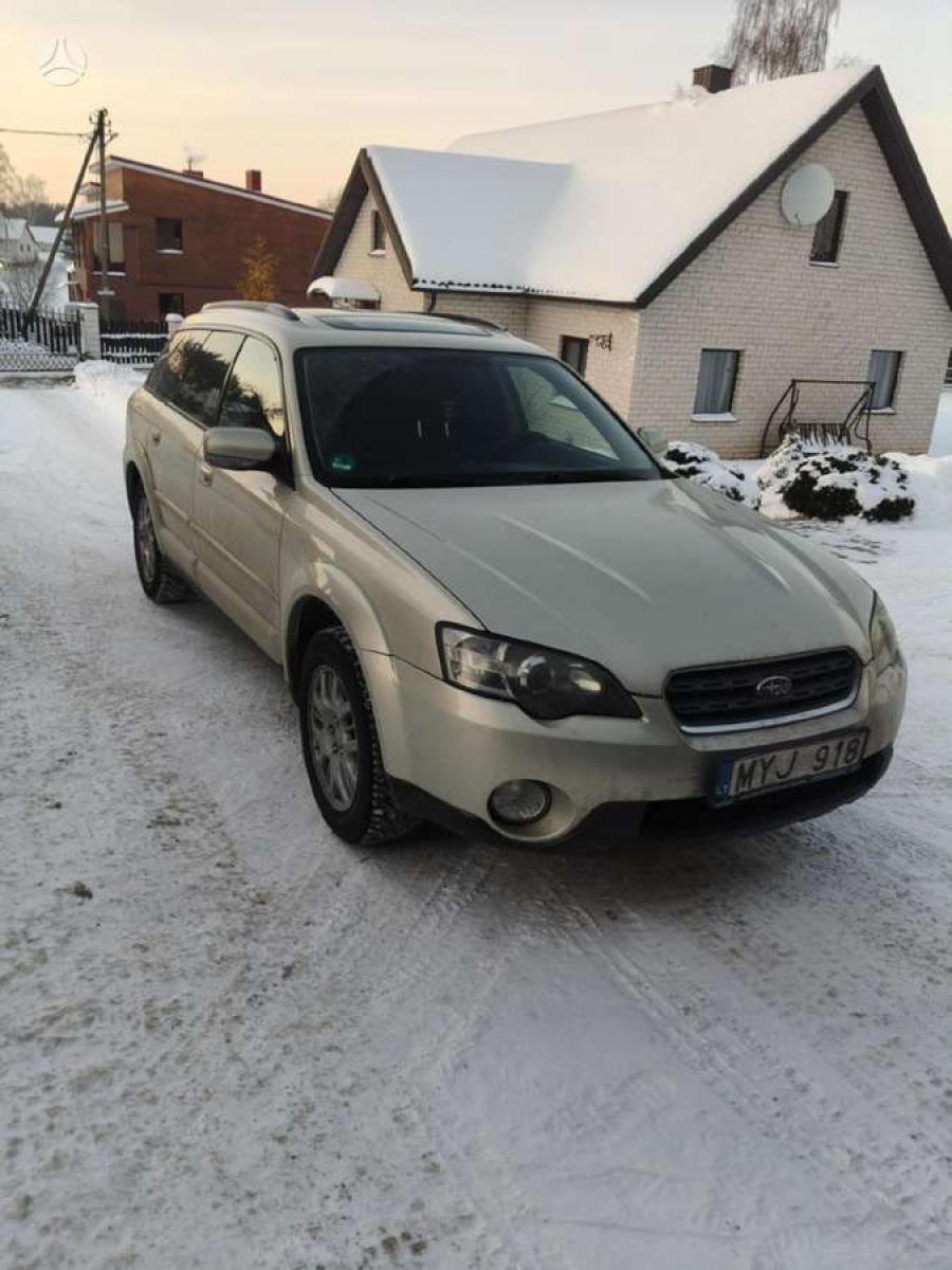 Yellow Subaru Outback 2004 in Vilnius, with an engine capacity of 2.46 L and mileage of 220 thousand km for 3555 €, photo 1 on AUTOMOTO.COM.LV