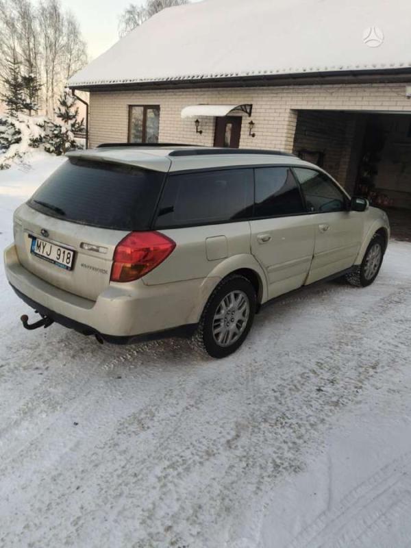 Yellow Subaru Outback 2004 in Vilnius, with an engine capacity of 2.46 L and mileage of 220 thousand km for 3555 €, photo 4 on AUTOMOTO.COM.LV