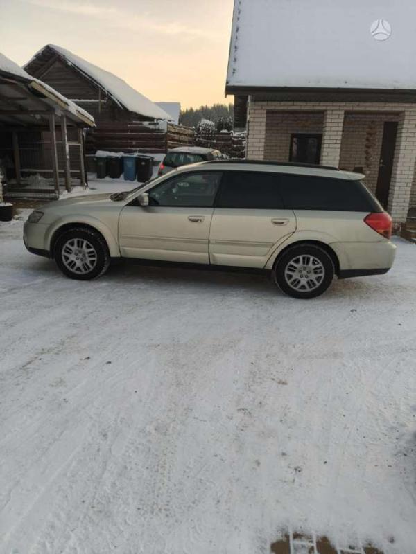 Yellow Subaru Outback 2004 in Vilnius, with an engine capacity of 2.46 L and mileage of 220 thousand km for 3555 €, photo 5 on AUTOMOTO.COM.LV