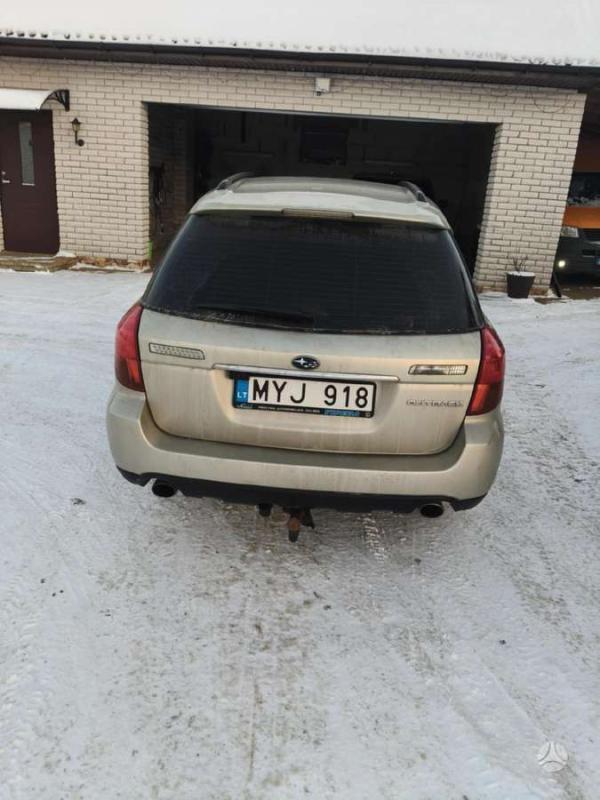 Yellow Subaru Outback 2004 in Vilnius, with an engine capacity of 2.46 L and mileage of 220 thousand km for 3555 €, photo 6 on AUTOMOTO.COM.LV