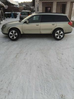 Yellow Subaru Outback 2004 in Vilnius, with an engine capacity of 2.46 L and mileage of 220 thousand km for 3555 €, photo 7 on AUTOMOTO.COM.LV