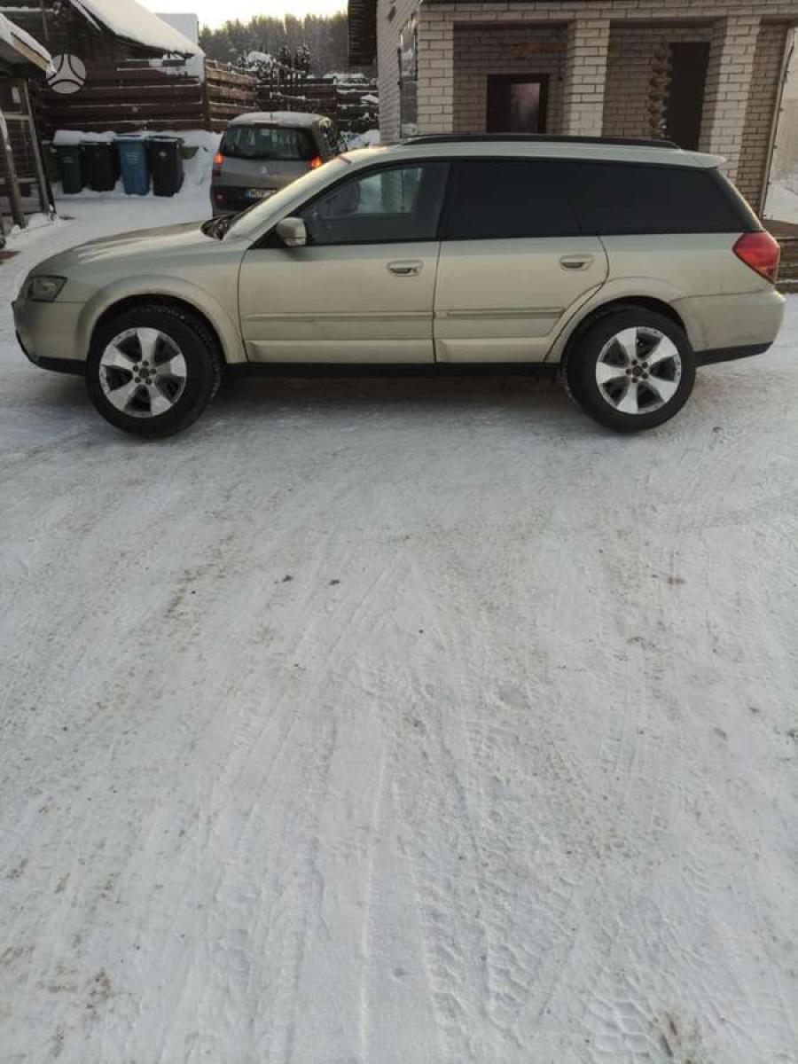 Yellow Subaru Outback 2004 in Vilnius, with an engine capacity of 2.46 L and mileage of 220 thousand km for 3555 €, photo 7 on AUTOMOTO.COM.LV