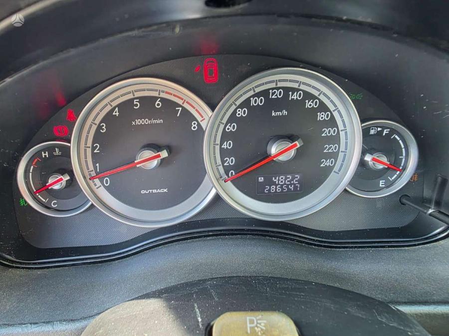 Dzeltens Subaru Outback 2004 Utena, ar dzinēja tilpumu 2.46 L un nobraukumu 286 tūkst. km par 3950 €, foto 12 vietnē AUTOMOTO.COM.LV