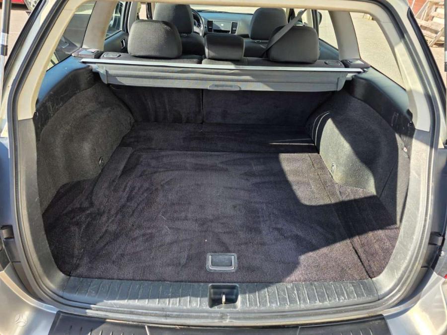 Dzeltens Subaru Outback 2004 Utena, ar dzinēja tilpumu 2.46 L un nobraukumu 286 tūkst. km par 3950 €, foto 21 vietnē AUTOMOTO.COM.LV