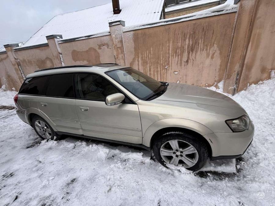 Yellow Subaru Outback 2005 in Siauliai, with an engine capacity of 3.00 L and mileage of 237 thousand km for 3950 €, photo 4 on AUTOMOTO.COM.LV