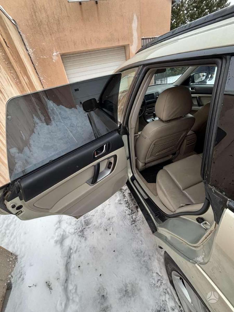 Yellow Subaru Outback 2005 in Siauliai, with an engine capacity of 3.00 L and mileage of 237 thousand km for 3950 €, photo 8 on AUTOMOTO.COM.LV