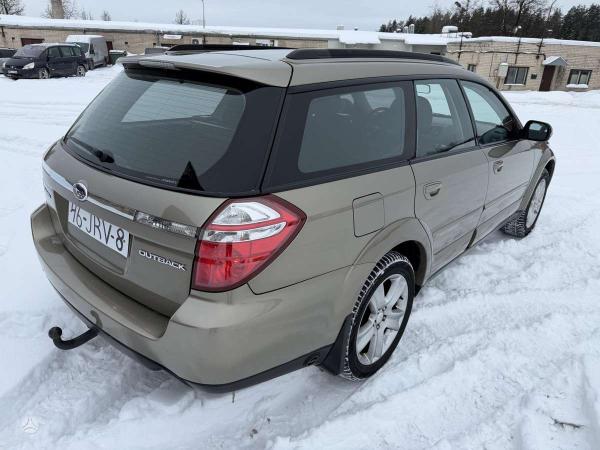 Yellow Subaru Outback 2009 in Utena, with an engine capacity of 2.46 L and mileage of 251 thousand km for 5150 €, photo 4 on AUTOMOTO.COM.LV
