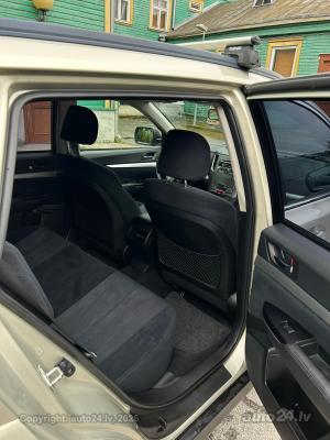 Dzeltens Subaru Outback 2010 Tallina, ar dzinēja tilpumu 2.50 L un nobraukumu 254 tūkst. km par 4400 €, foto 19 vietnē AUTOMOTO.COM.LV