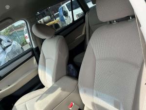 Yellow Subaru Outback 2018 in Alytus, with an engine capacity of 2.50 L and mileage of 214 thousand km for 6300 €, photo 9 on AUTOMOTO.COM.LV