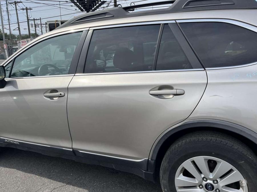Yellow Subaru Outback 2018 in Alytus, with an engine capacity of 2.50 L and mileage of 214 thousand km for 6300 €, photo 11 on AUTOMOTO.COM.LV