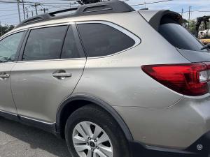 Yellow Subaru Outback 2018 in Alytus, with an engine capacity of 2.50 L and mileage of 214 thousand km for 6300 €, photo 17 on AUTOMOTO.COM.LV