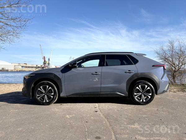 Pelēks Subaru Solterra 2022 Rīga, ar dzinēja tilpumu 0.00 L un nobraukumu 45 tūkst. km par 32200 €, foto 3 vietnē AUTOMOTO.COM.LV