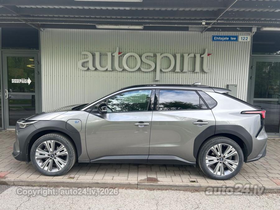 Pelēks Subaru Solterra 2023 Tallina, ar dzinēja tilpumu 0.00 L un nobraukumu 46 tūkst. km par 31490 €, foto 3 vietnē AUTOMOTO.COM.LV