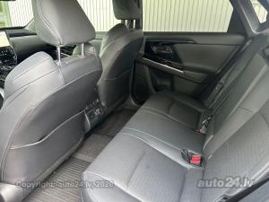Pelēks Subaru Solterra 2023 Tallina, ar dzinēja tilpumu 0.00 L un nobraukumu 46 tūkst. km par 31490 €, foto 8 vietnē AUTOMOTO.COM.LV