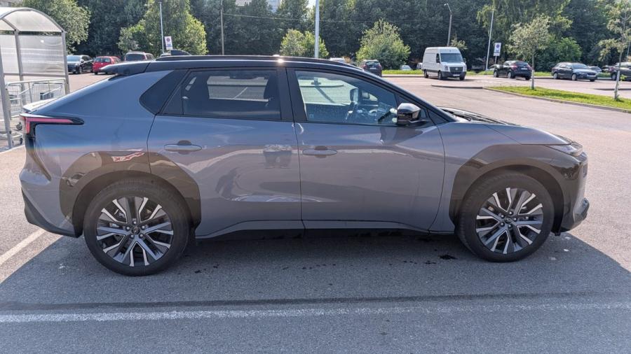 Pelēks Subaru Solterra 2026 Tallina, ar dzinēja tilpumu 0.00 L un nobraukumu 4 tūkst. km par 42300 €, foto 10 vietnē AUTOMOTO.COM.LV