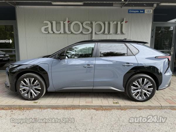 Pelēks Subaru Solterra 2026 Tallina, ar dzinēja tilpumu 0.00 L un nobraukumu 5 tūkst. km par 47490 €, foto 3 vietnē AUTOMOTO.COM.LV