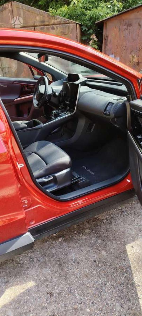 Sarkans Subaru Solterra 2023 Viļņa, ar dzinēja tilpumu 0.00 L un nobraukumu 21 tūkst. km par 21000 €, foto 9 vietnē AUTOMOTO.COM.LV