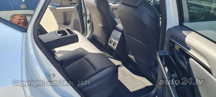 White Subaru Solterra 2025 in Tallinn, with an engine capacity of 0.00 L and mileage of 10 thousand km for 45900 €, photo 12 on AUTOMOTO.COM.LV