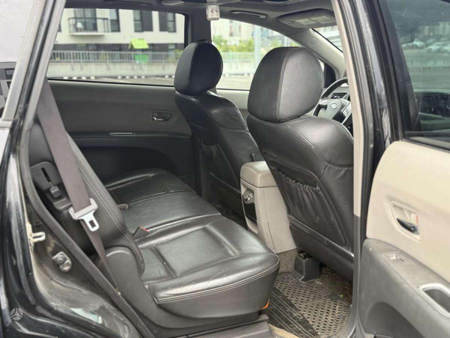 Black Subaru Tribeca 2005 in Vilnius, with an engine capacity of 3.00 L and mileage of 340 thousand km for 2450 €, photo 11 on AUTOMOTO.COM.LV