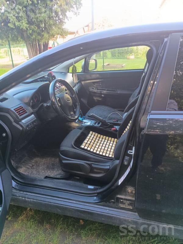 Black Subaru XV 2012 in Valmiera, with an engine capacity of 1.60 L and mileage of 192 thousand km for 6450 €, photo 4 on AUTOMOTO.COM.LV