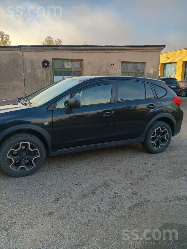 Black Subaru XV 2012 in Valmiera, with an engine capacity of 1.60 L and mileage of 193 thousand km for 6500 €, photo 4 on AUTOMOTO.COM.LV