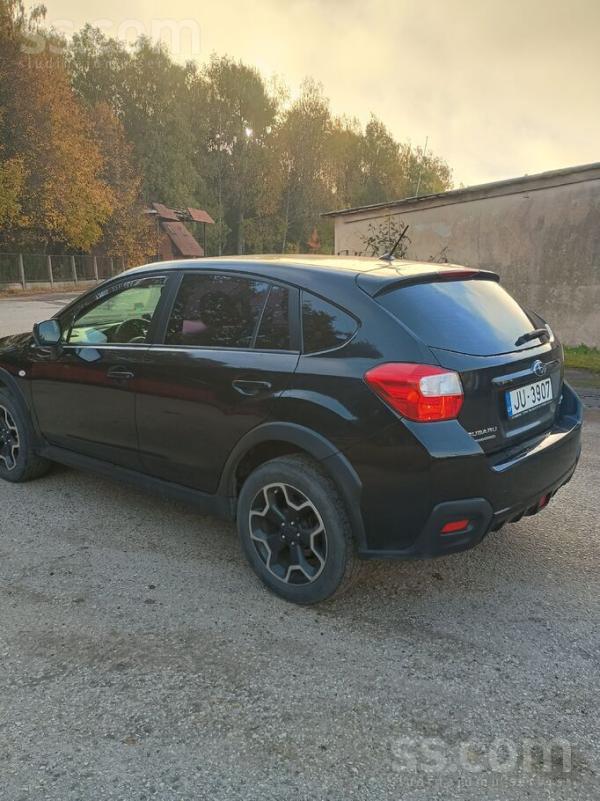 Black Subaru XV 2012 in Valmiera, with an engine capacity of 1.60 L and mileage of 193 thousand km for 6500 €, photo 5 on AUTOMOTO.COM.LV