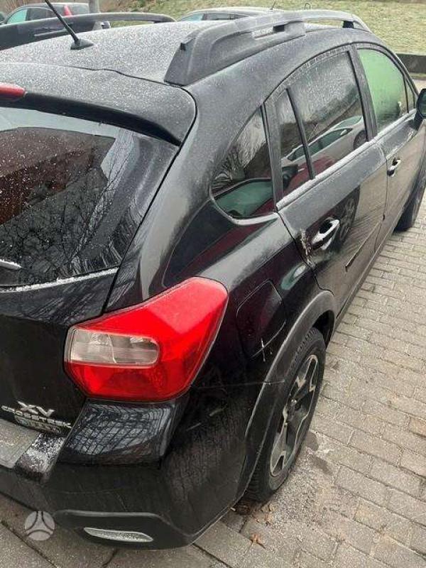 Melns Subaru XV 2013 Viļņa, ar dzinēja tilpumu 2.00 L un nobraukumu 160 tūkst. km par 6100 €, foto 5 vietnē AUTOMOTO.COM.LV